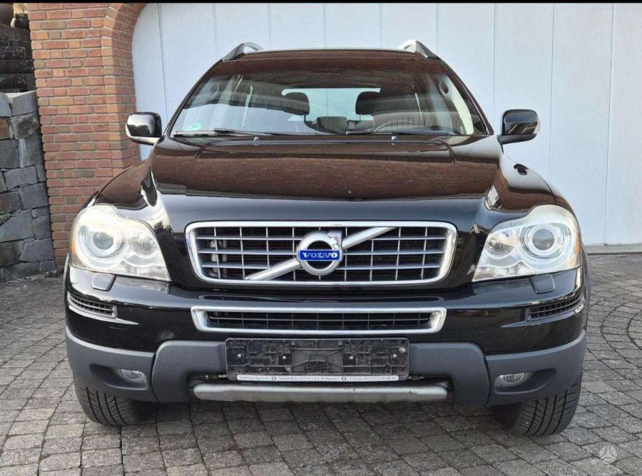 Black Volvo XC90 2011 in Marijampole, with an engine capacity of 2.40 L and mileage of 235 thousand km for 9499 €, photo 5 on AUTOMOTO.COM.LV