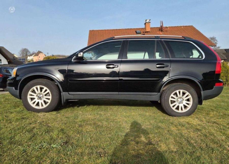 Black Volvo XC90 2011 in Marijampole, with an engine capacity of 2.40 L and mileage of 235 thousand km for 9499 €, photo 8 on AUTOMOTO.COM.LV