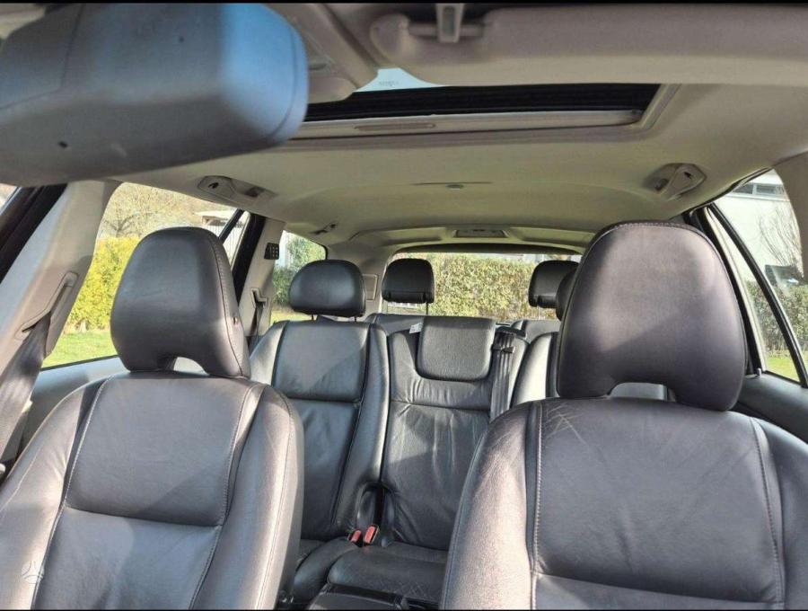 Black Volvo XC90 2011 in Marijampole, with an engine capacity of 2.40 L and mileage of 235 thousand km for 9499 €, photo 11 on AUTOMOTO.COM.LV