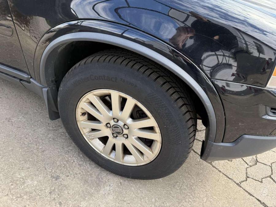 Black Volvo XC90 2011 in Marijampole, with an engine capacity of 2.40 L and mileage of 235 thousand km for 9499 €, photo 12 on AUTOMOTO.COM.LV