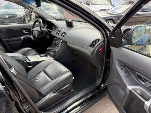 Black Volvo XC90 2011 in Marijampole, with an engine capacity of 2.40 L and mileage of 235 thousand km for 9499 €, photo 13 on AUTOMOTO.COM.LV