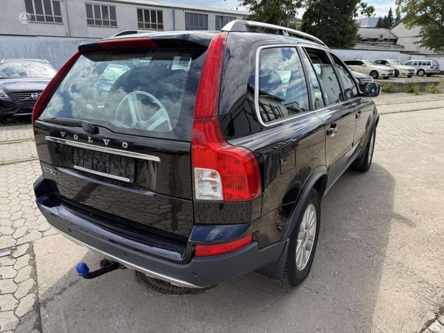 Black Volvo XC90 2011 in Marijampole, with an engine capacity of 2.40 L and mileage of 235 thousand km for 9499 €, photo 17 on AUTOMOTO.COM.LV