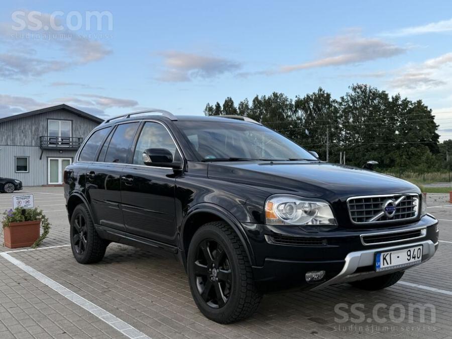 Black Volvo XC90 2011 in Riga, with an engine capacity of 2.40 L and mileage of 290 thousand km for 10600 €, photo 1 on AUTOMOTO.COM.LV