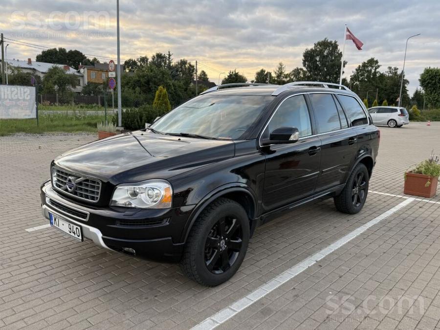 Black Volvo XC90 2011 in Riga, with an engine capacity of 2.40 L and mileage of 290 thousand km for 10600 €, photo 3 on AUTOMOTO.COM.LV