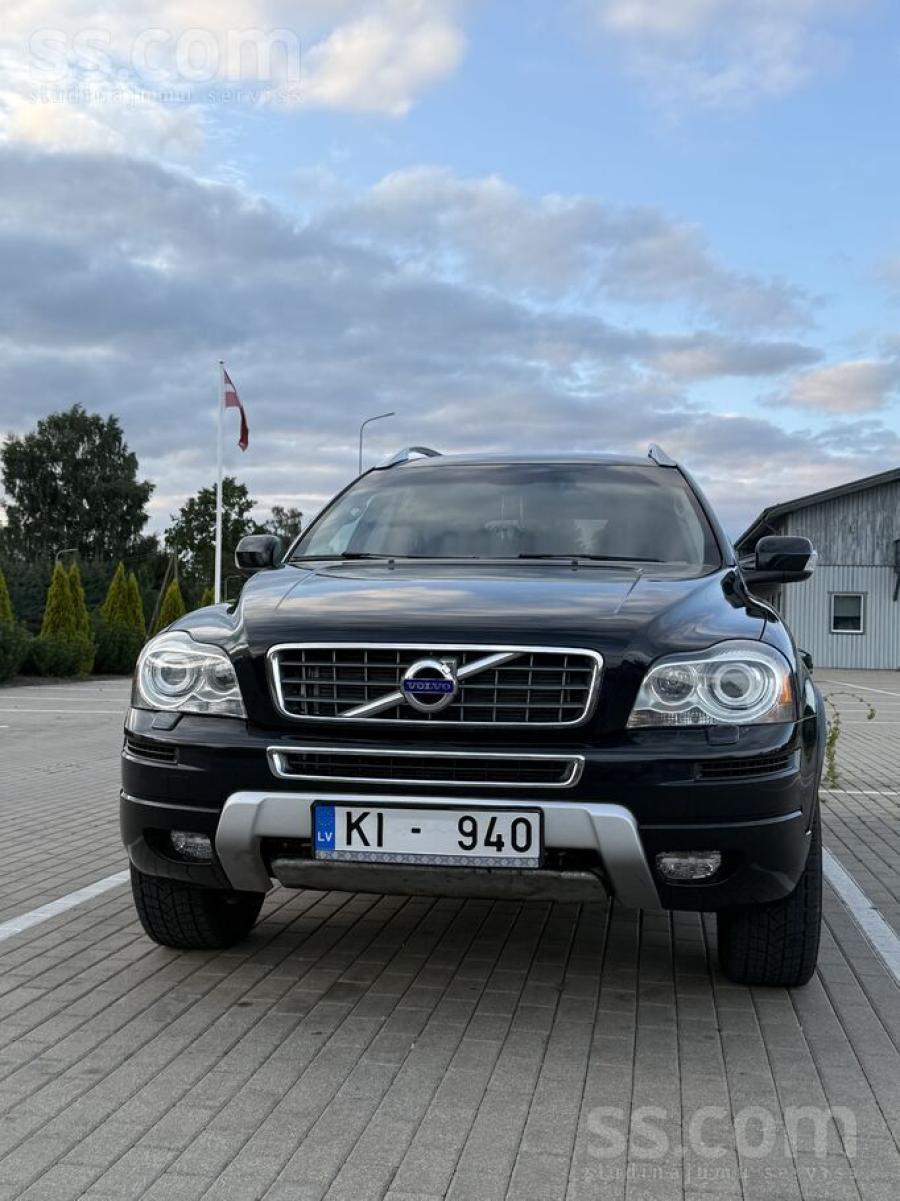 Black Volvo XC90 2011 in Riga, with an engine capacity of 2.40 L and mileage of 290 thousand km for 10600 €, photo 4 on AUTOMOTO.COM.LV