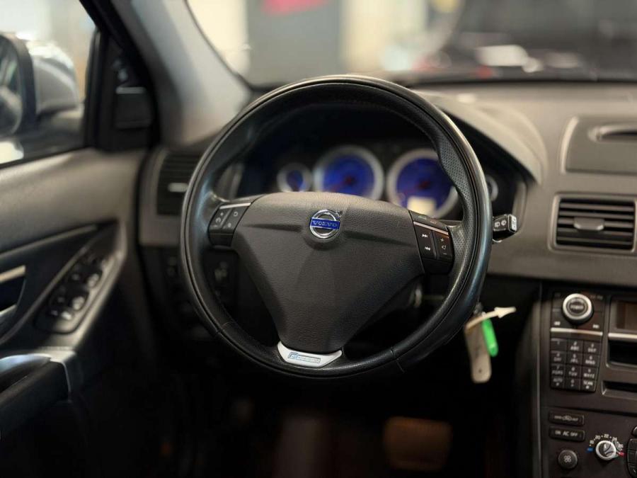 Melns Volvo XC90 2011 Klaipėda, ar dzinēja tilpumu 2.40 L un nobraukumu 273 tūkst. km par 11900 €, foto 22 vietnē AUTOMOTO.COM.LV