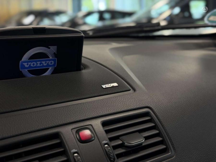 Melns Volvo XC90 2011 Klaipėda, ar dzinēja tilpumu 2.40 L un nobraukumu 273 tūkst. km par 11900 €, foto 30 vietnē AUTOMOTO.COM.LV
