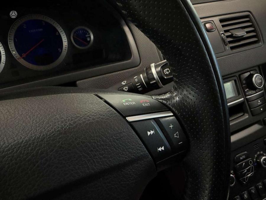 Melns Volvo XC90 2011 Klaipėda, ar dzinēja tilpumu 2.40 L un nobraukumu 273 tūkst. km par 11900 €, foto 43 vietnē AUTOMOTO.COM.LV
