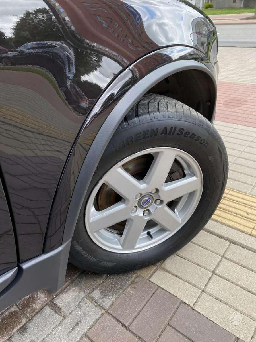Melns Volvo XC90 2011 Marijampole, ar dzinēja tilpumu 2.40 L un nobraukumu 286 tūkst. km par 10750 €, foto 17 vietnē AUTOMOTO.COM.LV