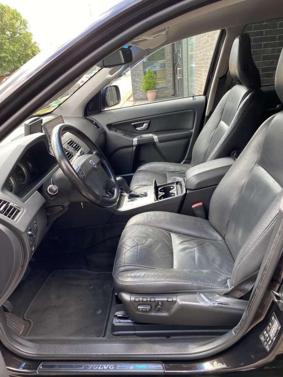 Melns Volvo XC90 2011 Marijampole, ar dzinēja tilpumu 2.40 L un nobraukumu 286 tūkst. km par 10750 €, foto 29 vietnē AUTOMOTO.COM.LV