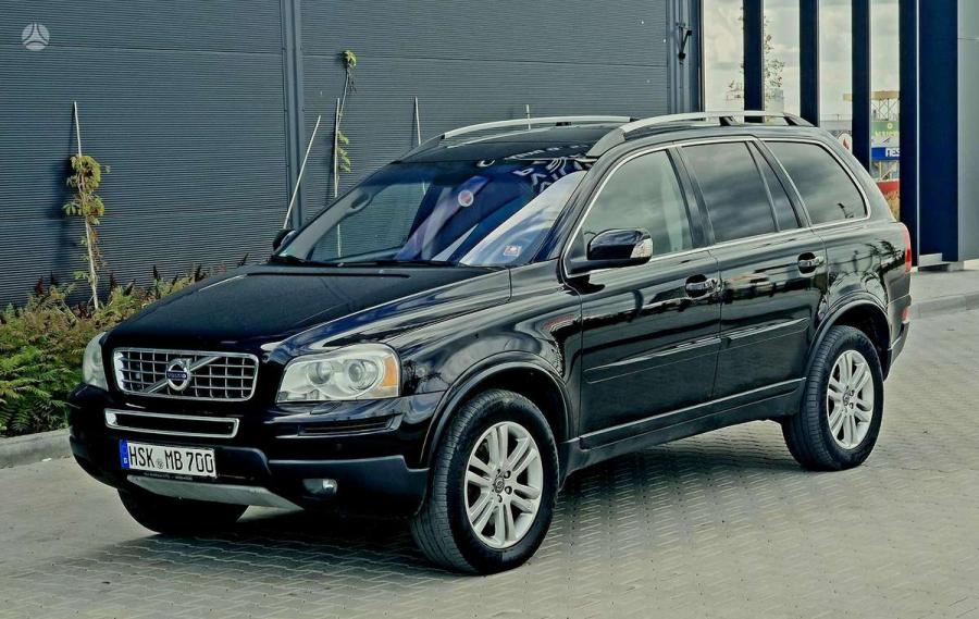 Black Volvo XC90 2011 in Vilnius, with an engine capacity of 2.40 L and mileage of 312 thousand km for 10950 €, photo 4 on AUTOMOTO.COM.LV
