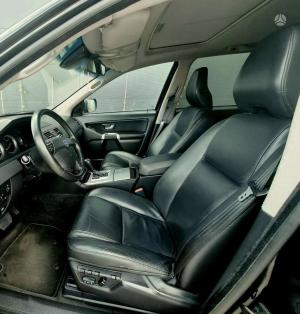 Black Volvo XC90 2011 in Vilnius, with an engine capacity of 2.40 L and mileage of 312 thousand km for 10950 €, photo 14 on AUTOMOTO.COM.LV