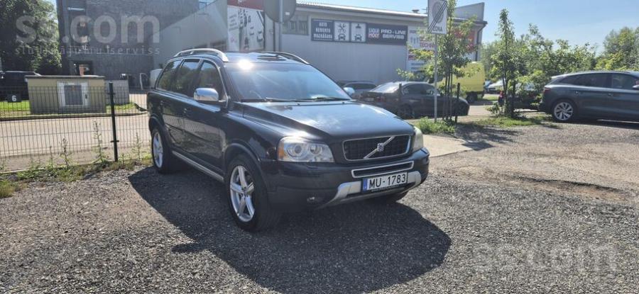 Black Volvo XC90 2011 in Riga, with an engine capacity of 2.40 L and mileage of 352 thousand km for 10600 €, photo 1 on AUTOMOTO.COM.LV