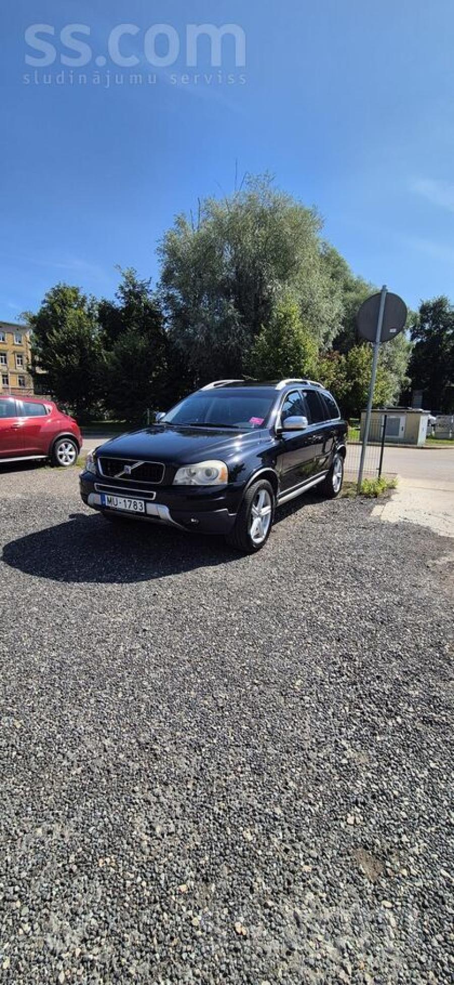 Black Volvo XC90 2011 in Riga, with an engine capacity of 2.40 L and mileage of 352 thousand km for 10600 €, photo 3 on AUTOMOTO.COM.LV