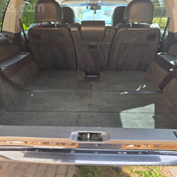 Black Volvo XC90 2011 in Riga, with an engine capacity of 2.40 L and mileage of 352 thousand km for 10600 €, photo 5 on AUTOMOTO.COM.LV