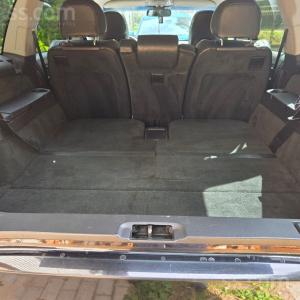 Black Volvo XC90 2011 in Riga, with an engine capacity of 2.40 L and mileage of 352 thousand km for 10600 €, photo 6 on AUTOMOTO.COM.LV