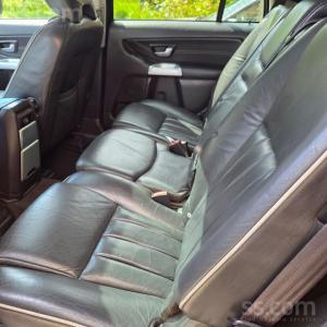 Black Volvo XC90 2011 in Riga, with an engine capacity of 2.40 L and mileage of 352 thousand km for 10600 €, photo 7 on AUTOMOTO.COM.LV