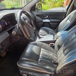 Black Volvo XC90 2011 in Riga, with an engine capacity of 2.40 L and mileage of 352 thousand km for 10600 €, photo 8 on AUTOMOTO.COM.LV