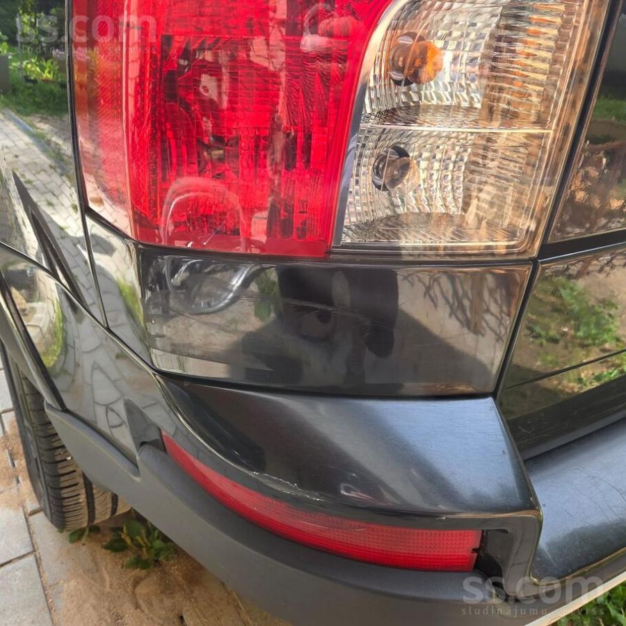 Black Volvo XC90 2011 in Riga, with an engine capacity of 2.40 L and mileage of 352 thousand km for 10600 €, photo 9 on AUTOMOTO.COM.LV