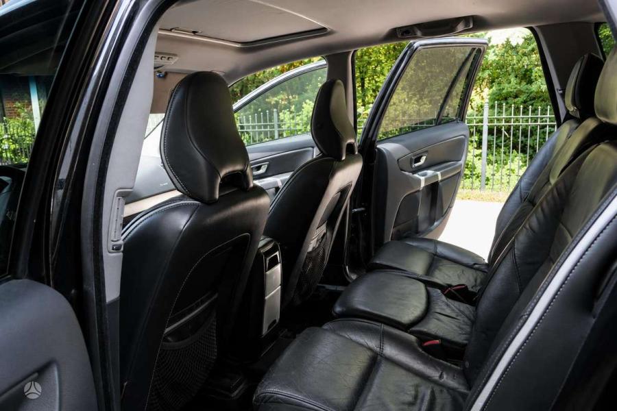 Black Volvo XC90 2011 in Kaunas, with an engine capacity of 3.19 L and mileage of 230 thousand km for 9000 €, photo 7 on AUTOMOTO.COM.LV