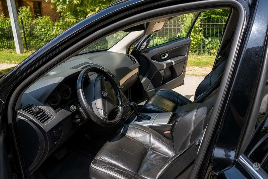 Black Volvo XC90 2011 in Kaunas, with an engine capacity of 3.19 L and mileage of 230 thousand km for 9000 €, photo 8 on AUTOMOTO.COM.LV
