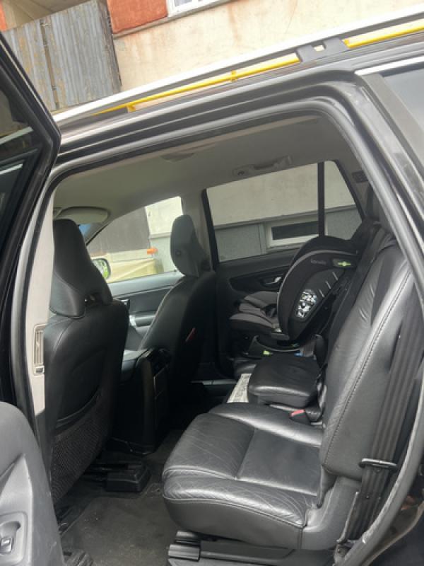 Melns Volvo XC90 2011 Kivieli, ar dzinēja tilpumu 2.40 L un nobraukumu 267 tūkst. km par 11000 €, foto 4 vietnē AUTOMOTO.COM.LV