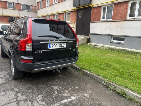 Melns Volvo XC90 2011 Kivieli, ar dzinēja tilpumu 2.40 L un nobraukumu 267 tūkst. km par 11000 €, foto 5 vietnē AUTOMOTO.COM.LV