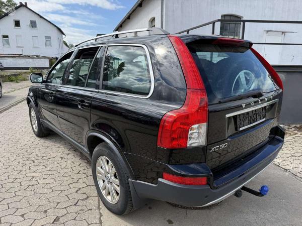 Melns Volvo XC90 2011 Marijampole, ar dzinēja tilpumu 2.40 L un nobraukumu 235 tūkst. km par 9750 €, foto 10 vietnē AUTOMOTO.COM.LV