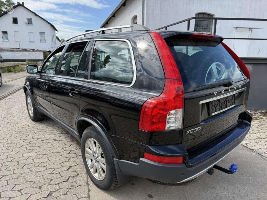 Melns Volvo XC90 2011 Marijampole, ar dzinēja tilpumu 2.40 L un nobraukumu 235 tūkst. km par 9750 €, foto 10 vietnē AUTOMOTO.COM.LV