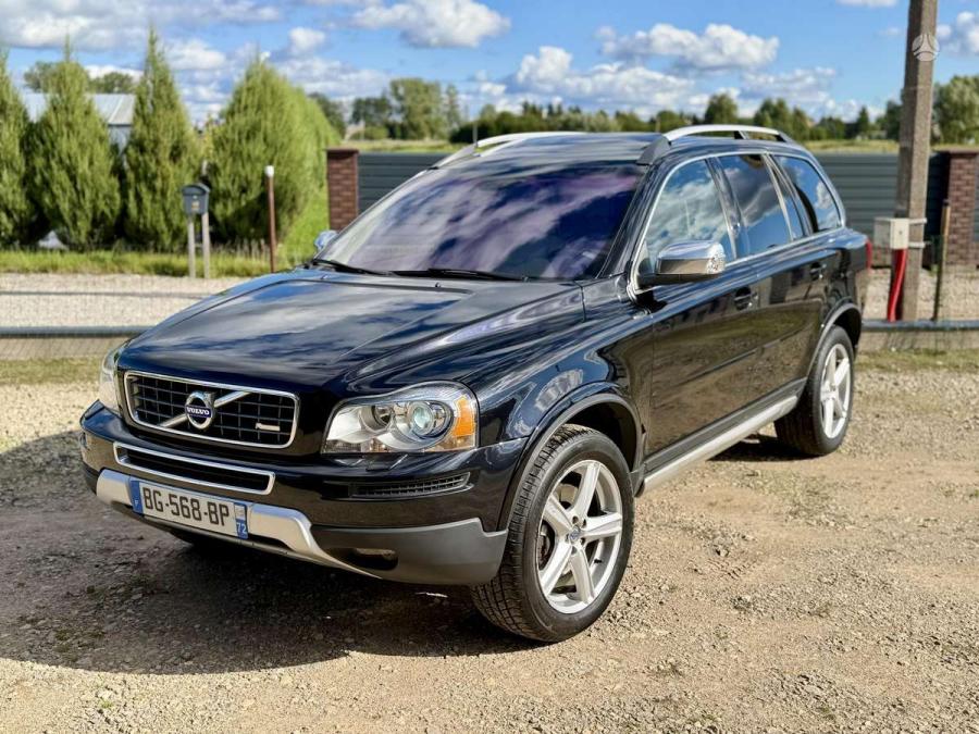 Black Volvo XC90 2011 in Vilnius, with an engine capacity of 2.40 L and mileage of 296 thousand km for 9999 €, photo 1 on AUTOMOTO.COM.LV