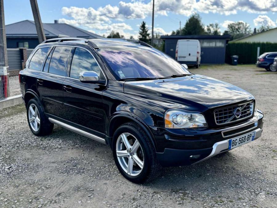 Black Volvo XC90 2011 in Vilnius, with an engine capacity of 2.40 L and mileage of 296 thousand km for 9999 €, photo 3 on AUTOMOTO.COM.LV