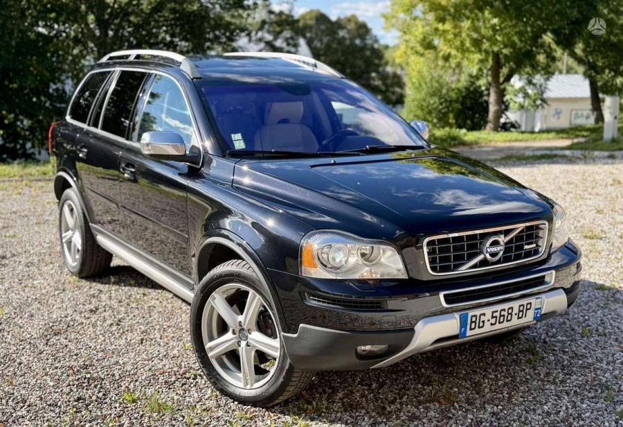 Black Volvo XC90 2011 in Vilnius, with an engine capacity of 2.40 L and mileage of 296 thousand km for 9999 €, photo 4 on AUTOMOTO.COM.LV