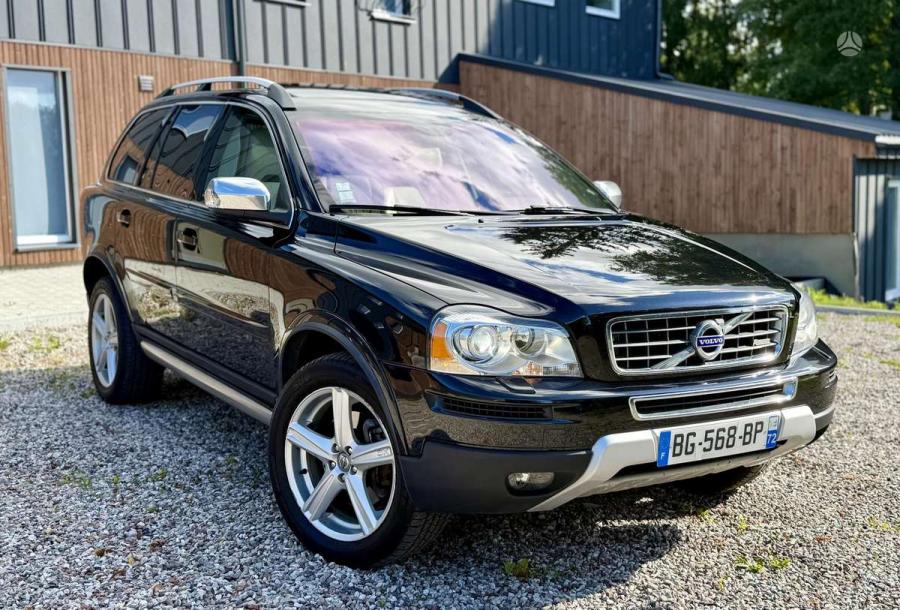 Black Volvo XC90 2011 in Vilnius, with an engine capacity of 2.40 L and mileage of 296 thousand km for 9999 €, photo 12 on AUTOMOTO.COM.LV