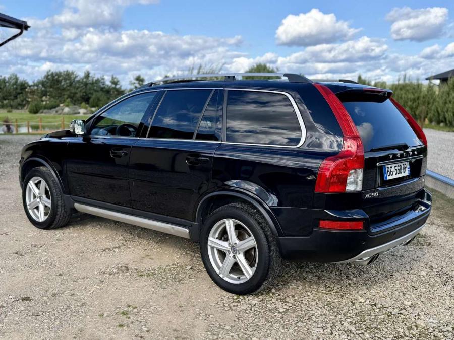 Black Volvo XC90 2011 in Vilnius, with an engine capacity of 2.40 L and mileage of 296 thousand km for 9999 €, photo 14 on AUTOMOTO.COM.LV