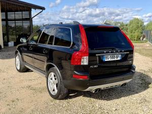Black Volvo XC90 2011 in Vilnius, with an engine capacity of 2.40 L and mileage of 296 thousand km for 9999 €, photo 15 on AUTOMOTO.COM.LV
