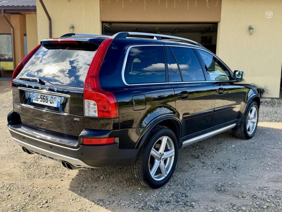 Black Volvo XC90 2011 in Vilnius, with an engine capacity of 2.40 L and mileage of 296 thousand km for 9999 €, photo 17 on AUTOMOTO.COM.LV