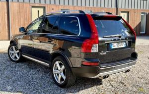 Black Volvo XC90 2011 in Vilnius, with an engine capacity of 2.40 L and mileage of 296 thousand km for 9999 €, photo 18 on AUTOMOTO.COM.LV