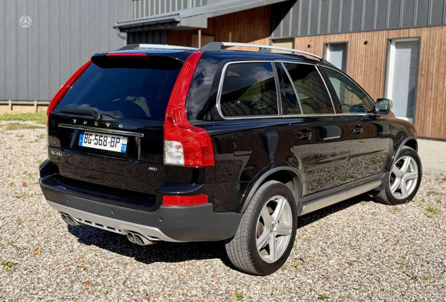 Black Volvo XC90 2011 in Vilnius, with an engine capacity of 2.40 L and mileage of 296 thousand km for 9999 €, photo 19 on AUTOMOTO.COM.LV