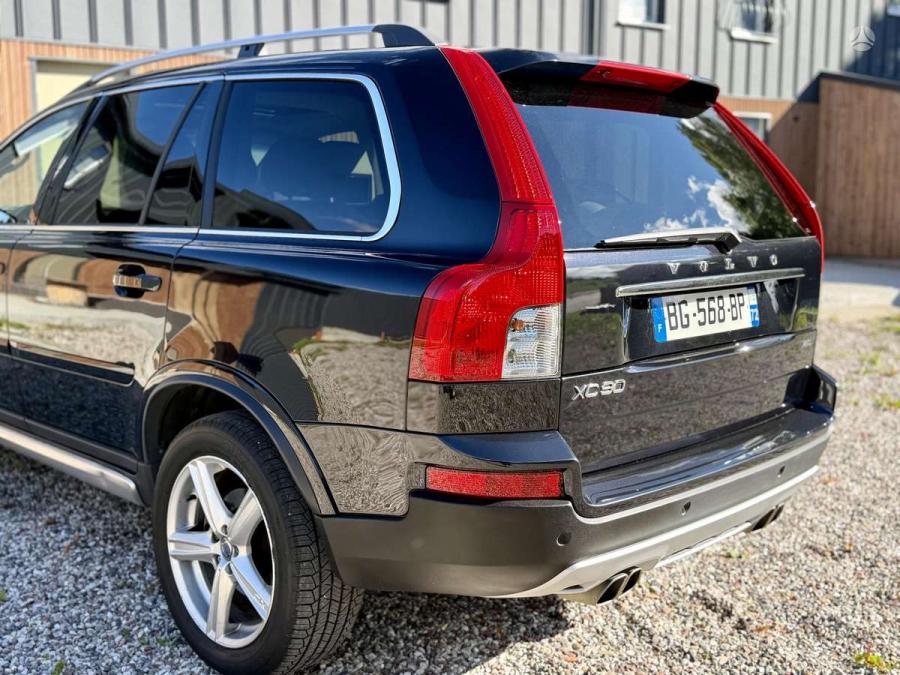 Black Volvo XC90 2011 in Vilnius, with an engine capacity of 2.40 L and mileage of 296 thousand km for 9999 €, photo 20 on AUTOMOTO.COM.LV
