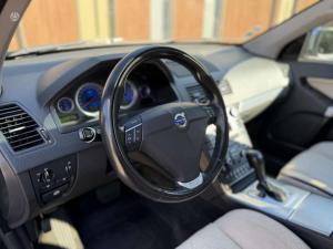 Black Volvo XC90 2011 in Vilnius, with an engine capacity of 2.40 L and mileage of 296 thousand km for 9999 €, photo 22 on AUTOMOTO.COM.LV