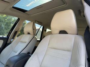 Black Volvo XC90 2011 in Vilnius, with an engine capacity of 2.40 L and mileage of 296 thousand km for 9999 €, photo 23 on AUTOMOTO.COM.LV