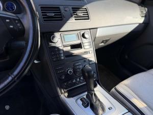 Black Volvo XC90 2011 in Vilnius, with an engine capacity of 2.40 L and mileage of 296 thousand km for 9999 €, photo 24 on AUTOMOTO.COM.LV