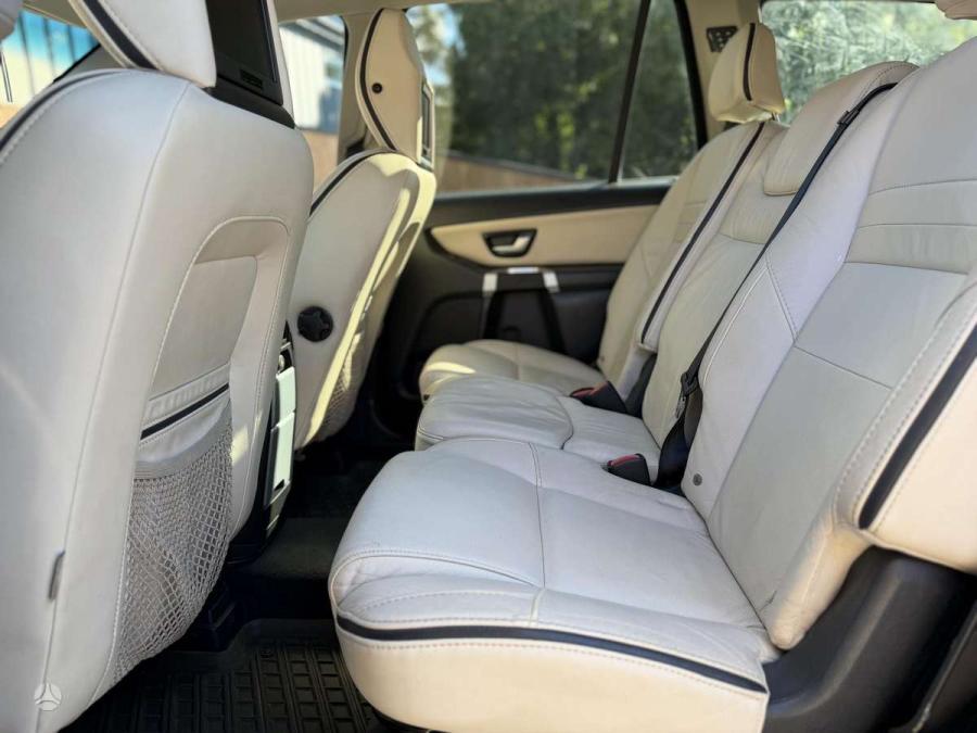 Black Volvo XC90 2011 in Vilnius, with an engine capacity of 2.40 L and mileage of 296 thousand km for 9999 €, photo 26 on AUTOMOTO.COM.LV