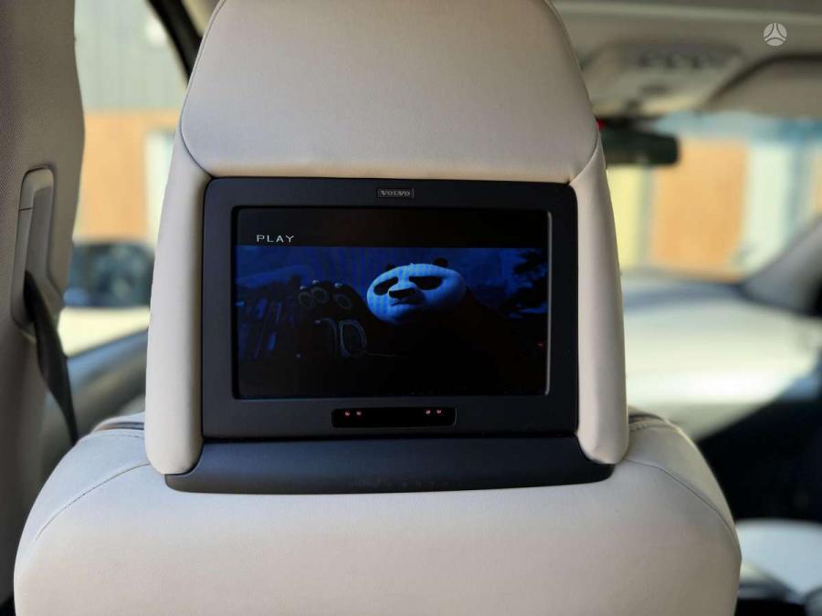 Black Volvo XC90 2011 in Vilnius, with an engine capacity of 2.40 L and mileage of 296 thousand km for 9999 €, photo 28 on AUTOMOTO.COM.LV