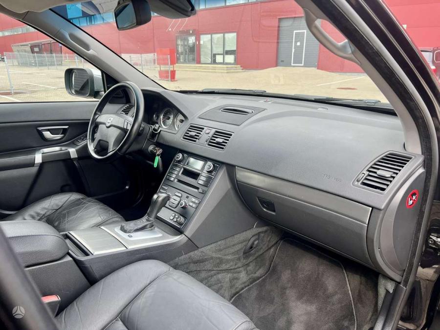 Melns Volvo XC90 2011 Kauņa, ar dzinēja tilpumu 2.40 L un nobraukumu 286 tūkst. km par 9499 €, foto 17 vietnē AUTOMOTO.COM.LV