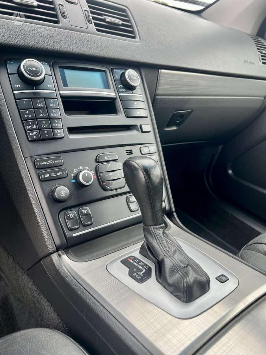 Melns Volvo XC90 2011 Kauņa, ar dzinēja tilpumu 2.40 L un nobraukumu 286 tūkst. km par 9499 €, foto 21 vietnē AUTOMOTO.COM.LV