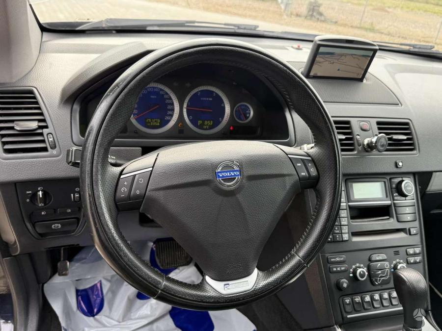 Melns Volvo XC90 2011 Tauragė, ar dzinēja tilpumu 2.40 L un nobraukumu 251 tūkst. km par 8800 €, foto 11 vietnē AUTOMOTO.COM.LV