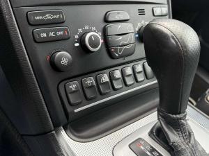 Melns Volvo XC90 2011 Tauragė, ar dzinēja tilpumu 2.40 L un nobraukumu 251 tūkst. km par 8800 €, foto 13 vietnē AUTOMOTO.COM.LV