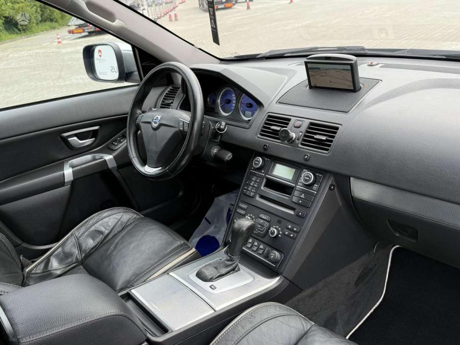 Melns Volvo XC90 2011 Tauragė, ar dzinēja tilpumu 2.40 L un nobraukumu 251 tūkst. km par 8800 €, foto 15 vietnē AUTOMOTO.COM.LV