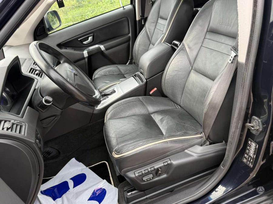 Melns Volvo XC90 2011 Tauragė, ar dzinēja tilpumu 2.40 L un nobraukumu 251 tūkst. km par 8800 €, foto 16 vietnē AUTOMOTO.COM.LV